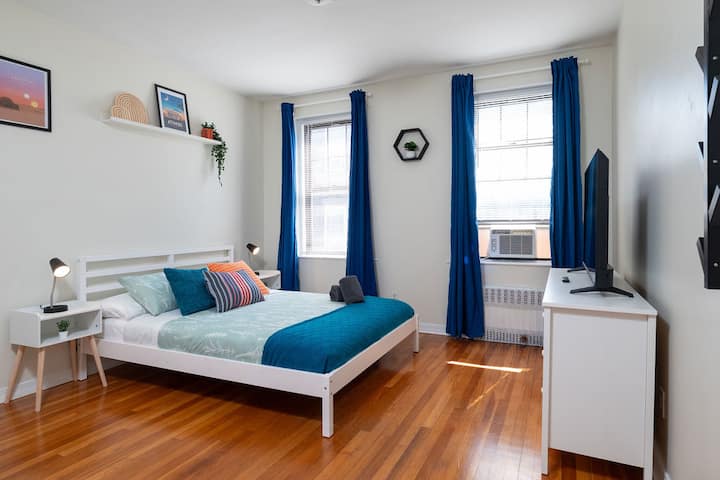 Fenway Park! – Walk To All! – 2br/1ba – Location!- - Belmont, MA
