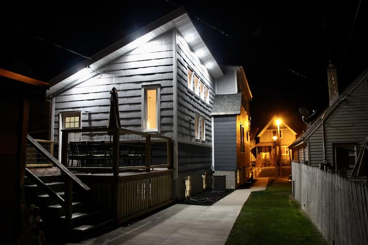 Bay View Craftsman | Cozy | Family Friendly - Milwaukee, WI