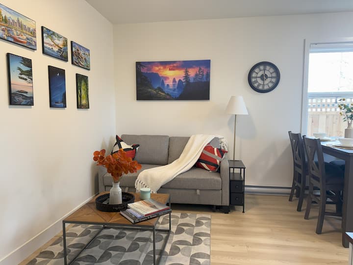 Quiet 1br Suite • Modern, Convenient & Private - Langford