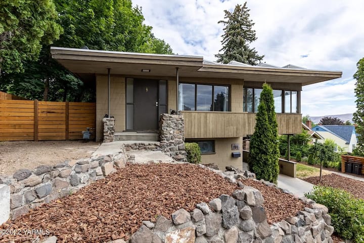 Large 2bd/1ba Near Hospital, Shopping, And College - Yakima, WA
