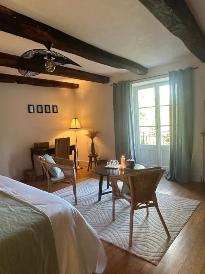 Les Chambres Du 11 L'olivier
Table D'hôtes - Auxonne