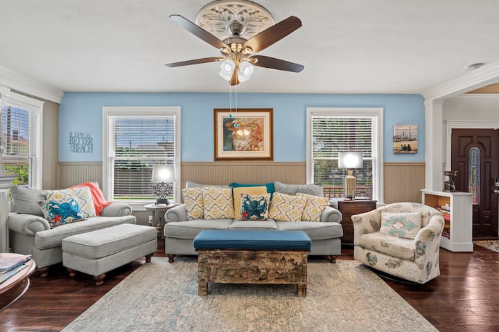 3 Bed/3 Bath Home - Great For Families - Pets Ok - Galveston Island, TX