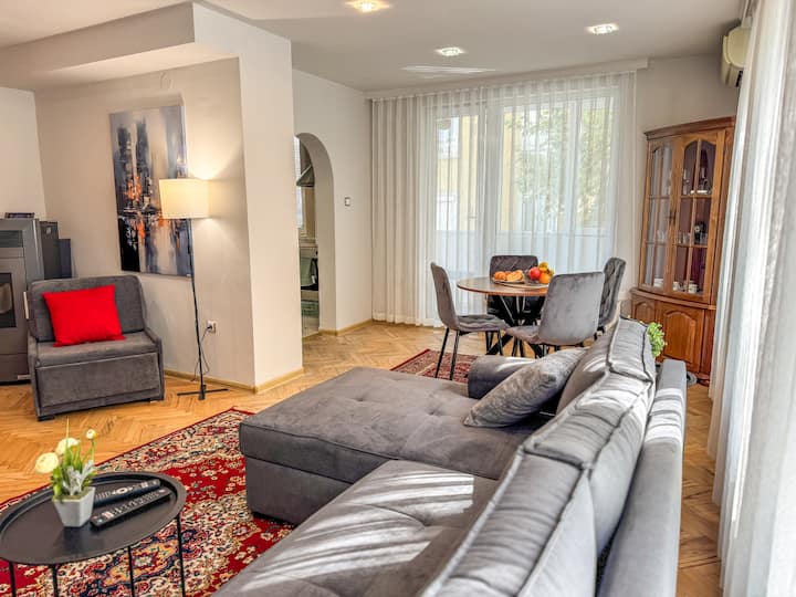 Two-bedroom Central And Cozy Apartment - Plovdiv
