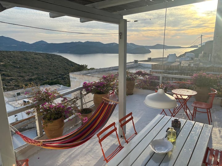 Meltemi: Two Connected Greek Houses With Sea View - Milos