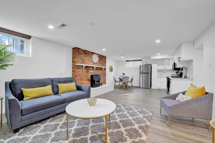 2br Basement Suite | Free Parking | Near Airport - ミシサガ