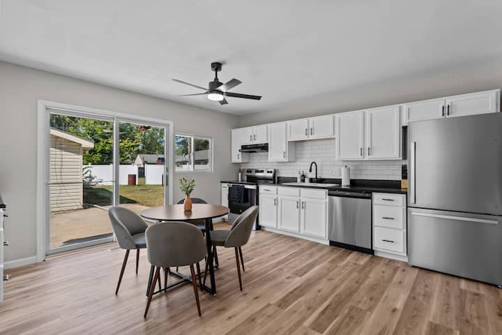 Renovated 3br Home | Perfect For Extended Stays! - Kokomo, IN