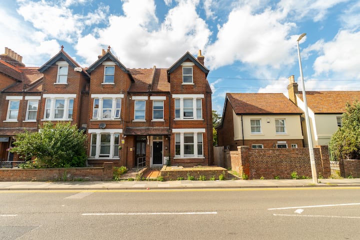 Modern 7-bed Home | Perfect For Work & Leisure - Kent