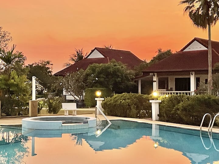 Strandnära, Familjevänligt Hus Med Gemensam Pool - Thap Sakae