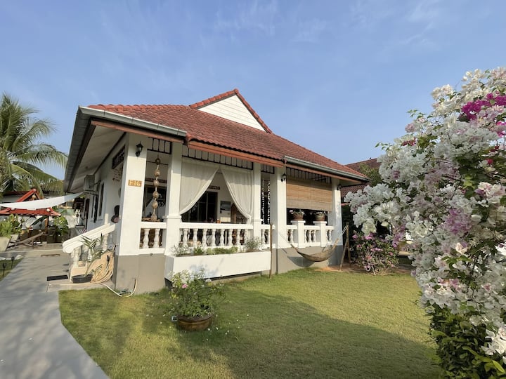 Strandnära, Familjevänligt Hus Med Gemensam Pool - Thap Sakae