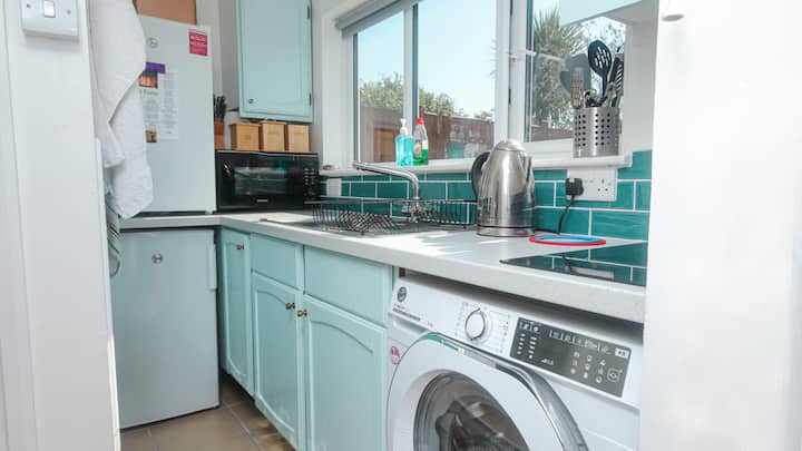 Little Windrush Bedsit Annexe Double Bed Sleep 2-3 - Bracklesham Bay