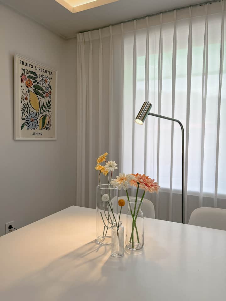 그 이상 #행궁동중심 #가족모임 #출장 #연말모임 #1인1침대(4) #맛집코앞 - Suwon-si