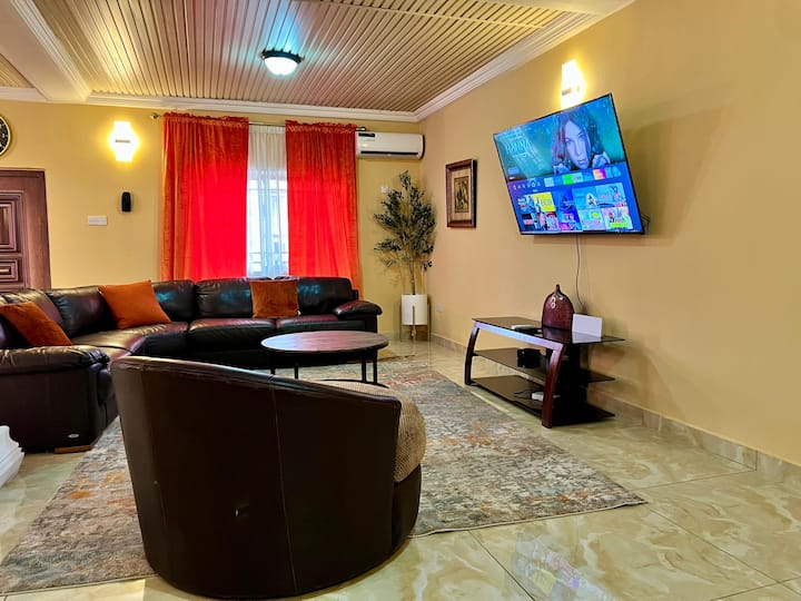Beautiful, Gated House With Security At Spur Road - Sierra Leone