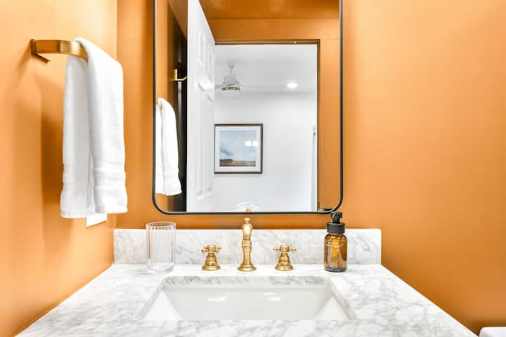 New Luxurious Walkable 3br/2b In Downtown - Nashville, IN