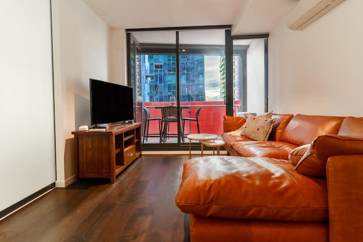 Chic 2br Apartment | Free Parking Balcony + Views - Melbourne