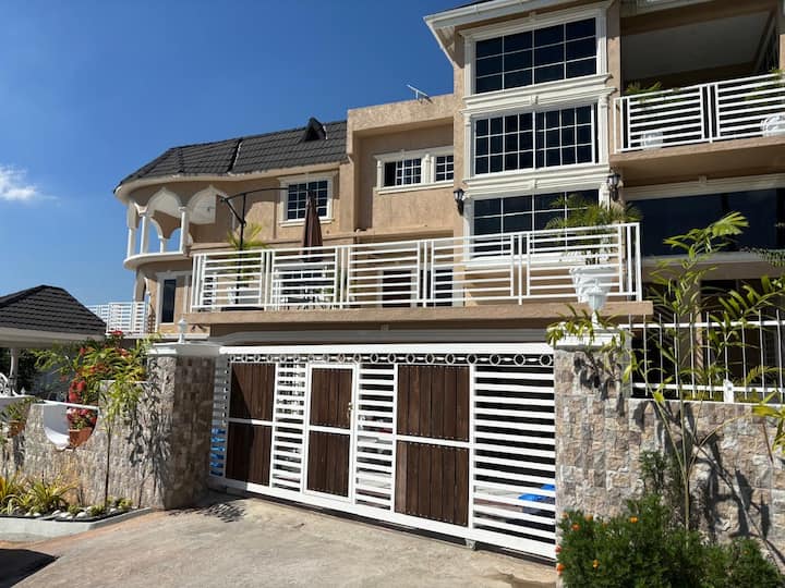 360 Rokview  Suites | Cozy 1br Private Suite - Kingston
