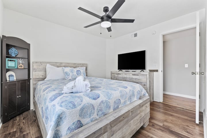 Poker Table | Arcade Game | Pets Welcome Workspace - Garden City, SC