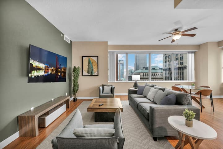 16th Floor Downtown High-rise | Free Parking & Gym - Cleveland, OH