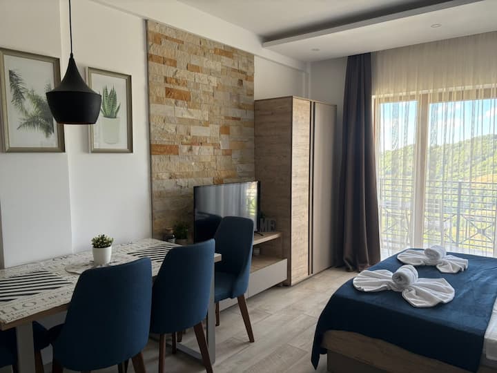 Blue Lagoon | Cozy Stay With Balcony View - Serbia