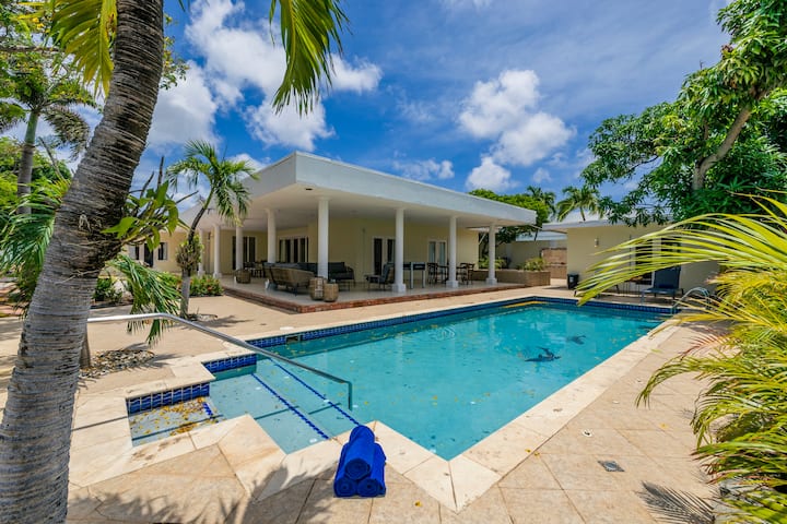 Spacious 5br4.5ba W/ Pool @ Downtown I Close2beach - Aruba