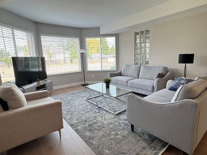 Large 3-bedroom Suite Near City Access - Maple Ridge