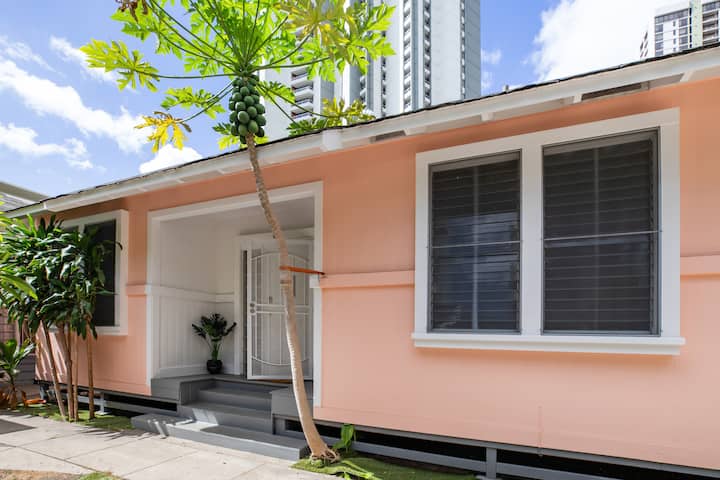 Steps To Waikiki Beach & Malls| Free Parking! - Honolulu