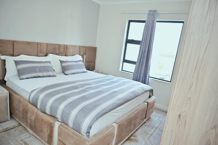 Close To Sandton City And The Airport - Edenvale