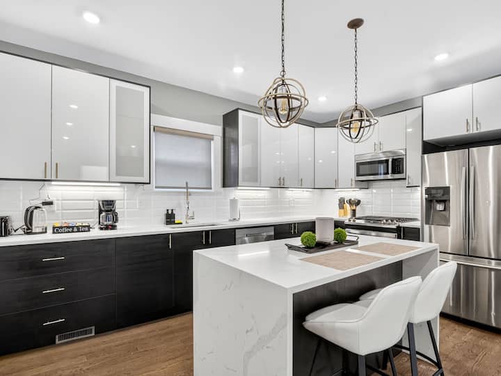 Charming 3 Bdr W/2 Parking Spots, Kids Play Area - Massachusetts