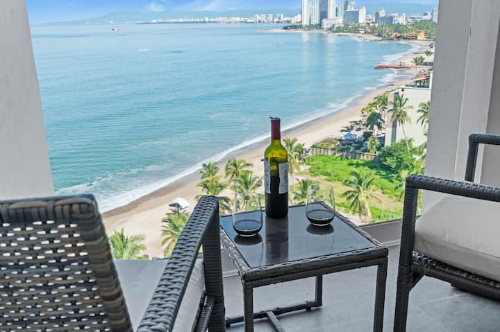 Ocean & Mountain View’s. Beachfront Condo - Puerto Vallarta