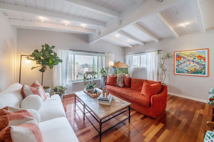 Beautiful Home In The Heart Of The South Bay - Torrance, CA