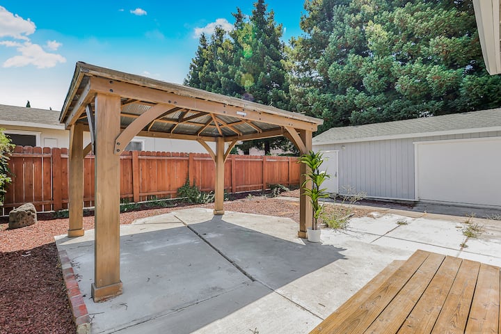 Charming Studio Near Downtown Palo Alto & Stanford - Palo Alto, CA