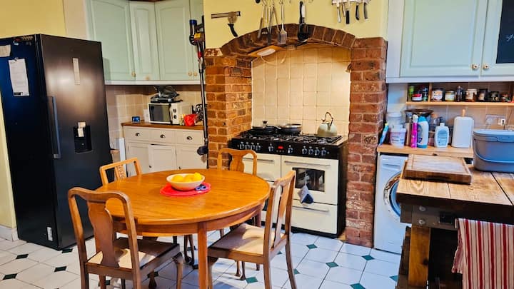 Holme Valley Retreat With Fireplace & Clawfoot Tub - Holmfirth