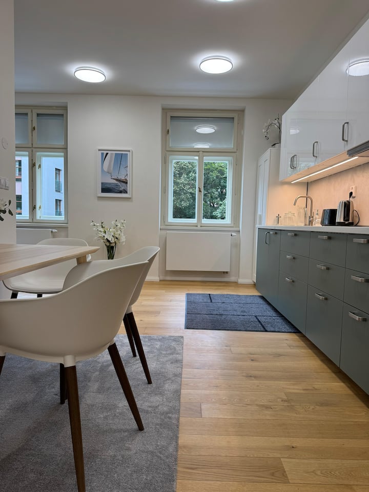 Luxury Modern Apartment - Prague Václav Havel Airport (PRG)