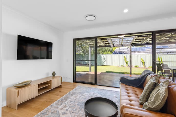 Between Mountains And Sea | 4br Home With Garden - Sunshine Coast Queensland, Australia