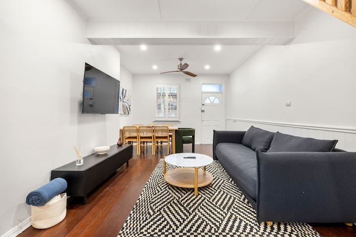 2-bedroom Home In Pyrmont With Private Garage - Sydney