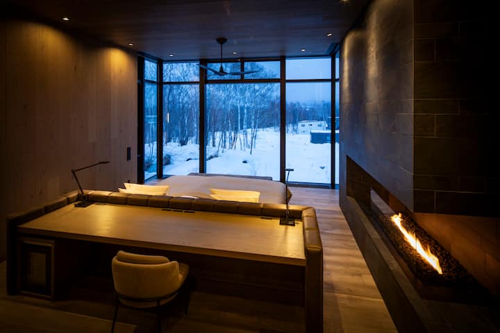 Corniche | Super Luxe 4br W/ Onsen & Winter Butler - Niseko