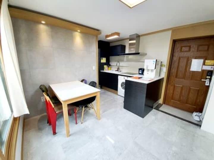 Cozy 2br Home For 4 | 7m To Hongdae Stn & Park - Seoul