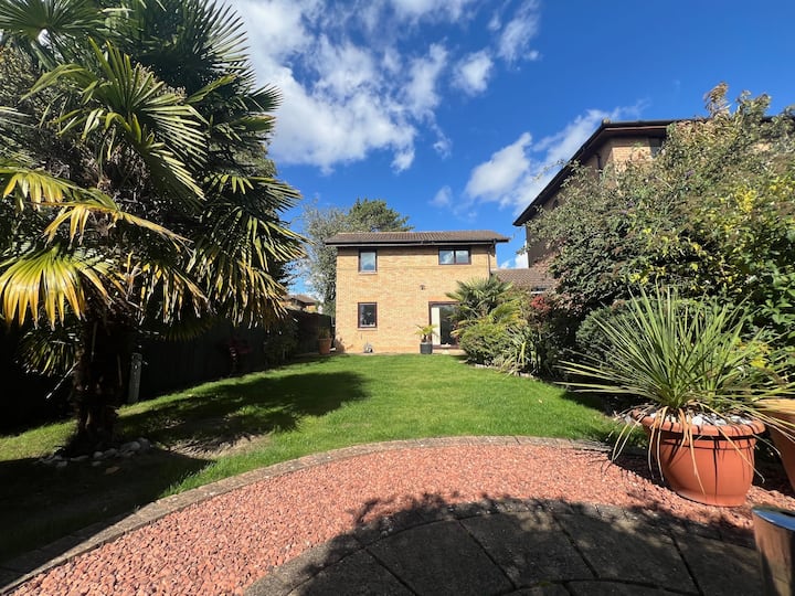 Modern 2-bed House | Walk To Cmk, Train, Santander - Milton Keynes