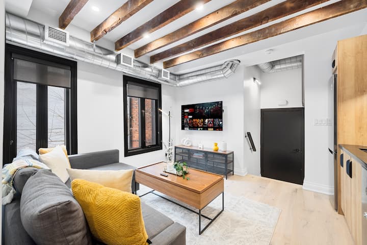 Modern Parkdale Getaway 1-bedroom Parking! - Toronto