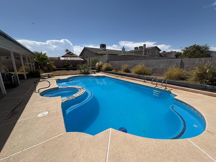 Family Home With Pool And 6 Beds Pet Friendly - Las Vegas, NV