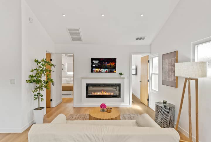 West Hollywood - 2bd Bungalow | Parking Included - West Hollywood, CA