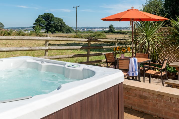 Estuary View 2 Bedroom Cottage With Hot Tub - Dawlish