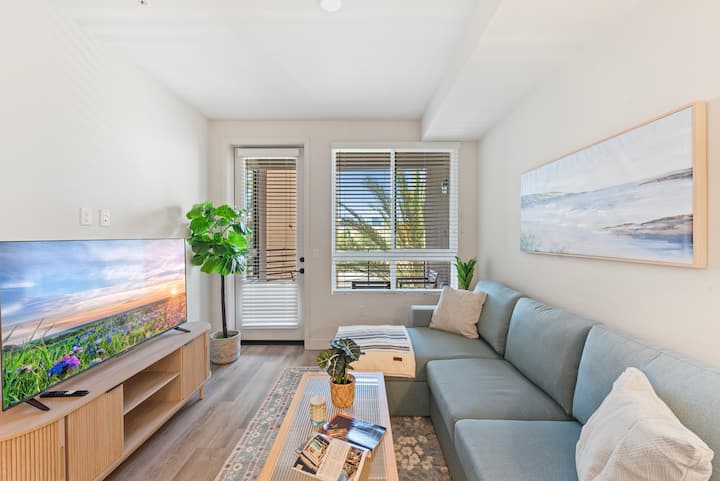 New Apt In Oc | Free Parking! - Fountain Valley, CA