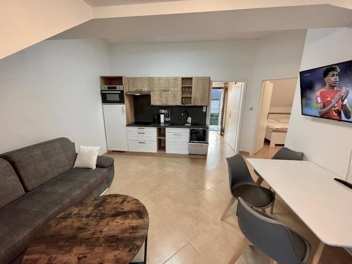 Two-bedroom Apartment With Balcony(max.4-6 Guests) - Pardubice