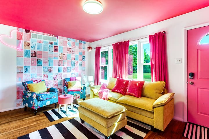 Near Westport Hub W/ Game Room & Huge Fenced Yard - Chesterfield, MO