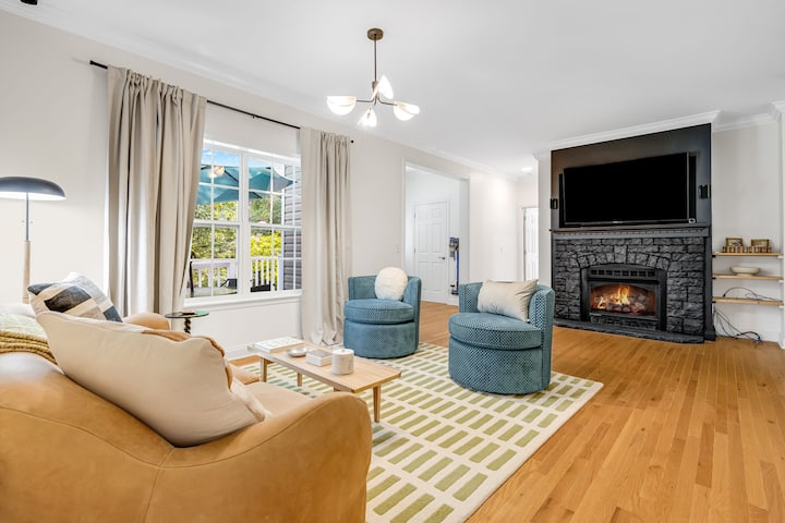 Hidden Grove: Chic Escape, Trails + Fireplace - Asheville, NC