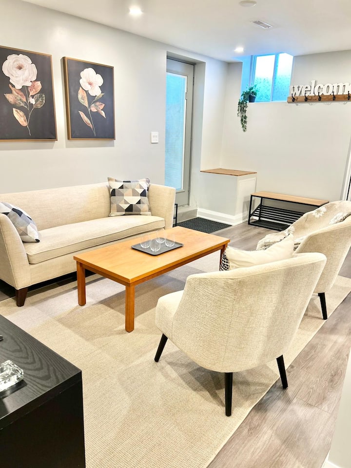 Modern Basement W/ Full Kitchen, Laundry & Parking - Toronto