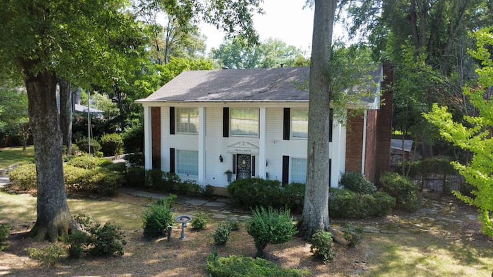 Colonial-style 5br W/ Extra Beds Sleeps 20+ - 日耳曼敦