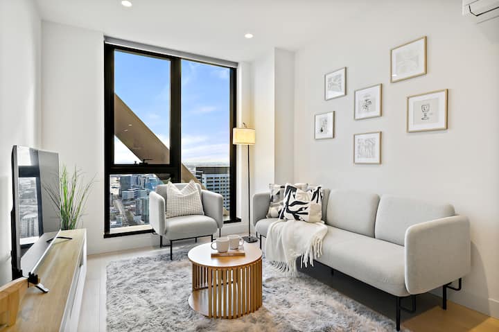 Luxury High Rise Gem In Cbd 2br | Pool, Gym, Spa - Melbourne