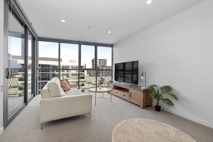 New 2b1b @ Woden Green | Pool | Gym | Free Parking - Canberra