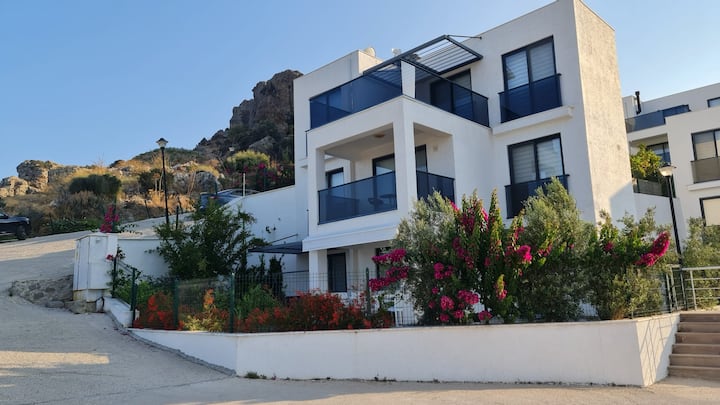 Bodrum Gündoğanda Deniz Manzaralı Havuzlu Villa - Yalıkavak